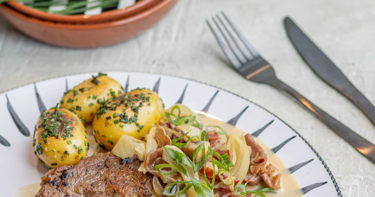 Spiering met een sausje van champignon, spek en Gandaham - Recepten - njam!