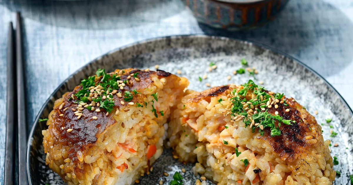 Gebakken rijstschijf met surimi - Recepten - njam!