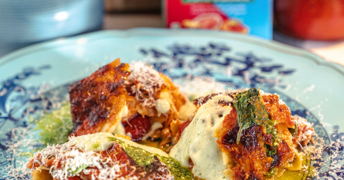 Lasagne met rundsragout en crème van Parmezaanse kaas - Recepten - njam!