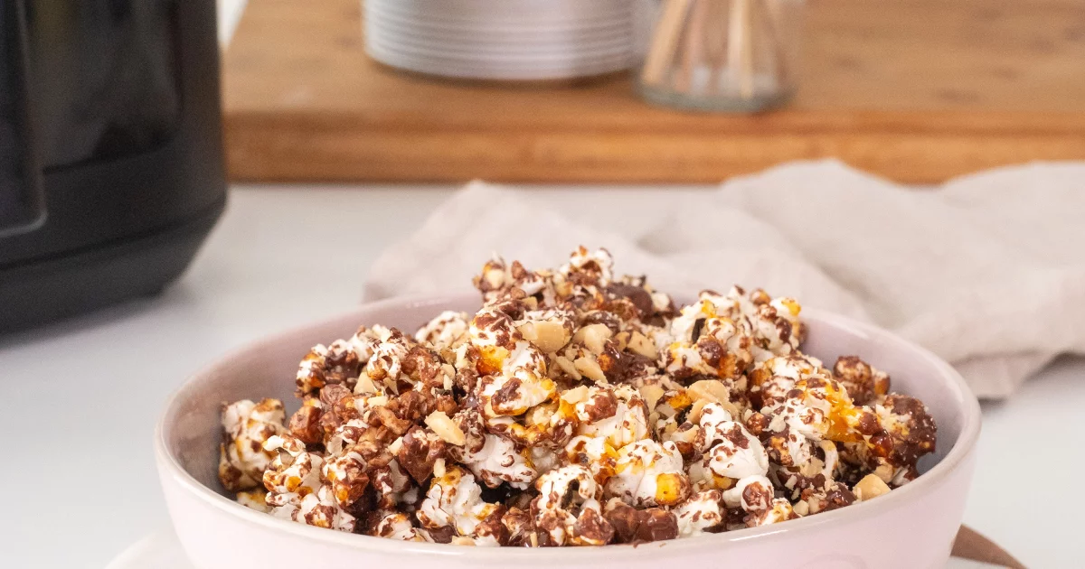 Snickers popcorn - Recepten - njam!