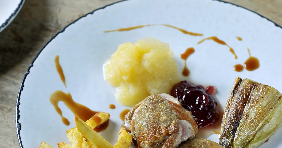 Patrijs met frietjes en appelmoes - Recepten - njam!