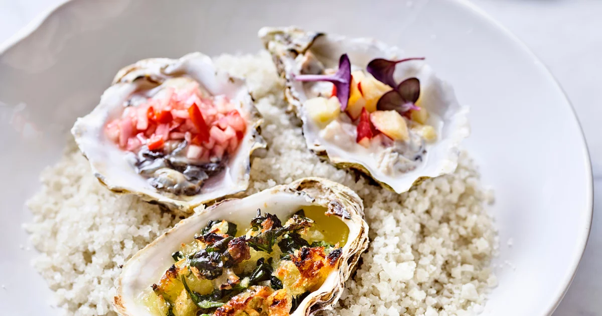 Oesters op drie wijzen - gegratineerd, gepocheerd & rauw - Recepten - njam!