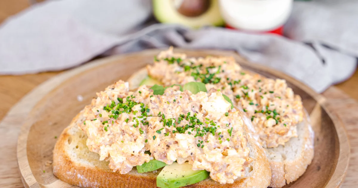 Toast met spek- en eisalade - Recepten - njam!