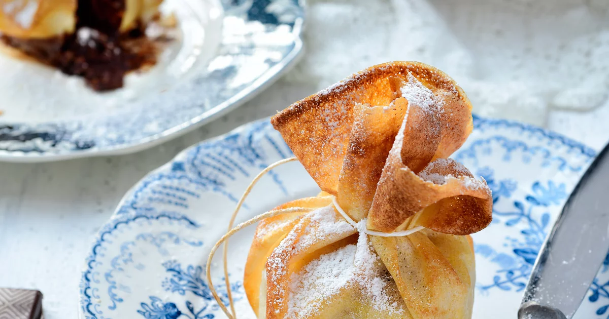 Appelbollen in brickdeeg met chocolade - Recepten - njam!