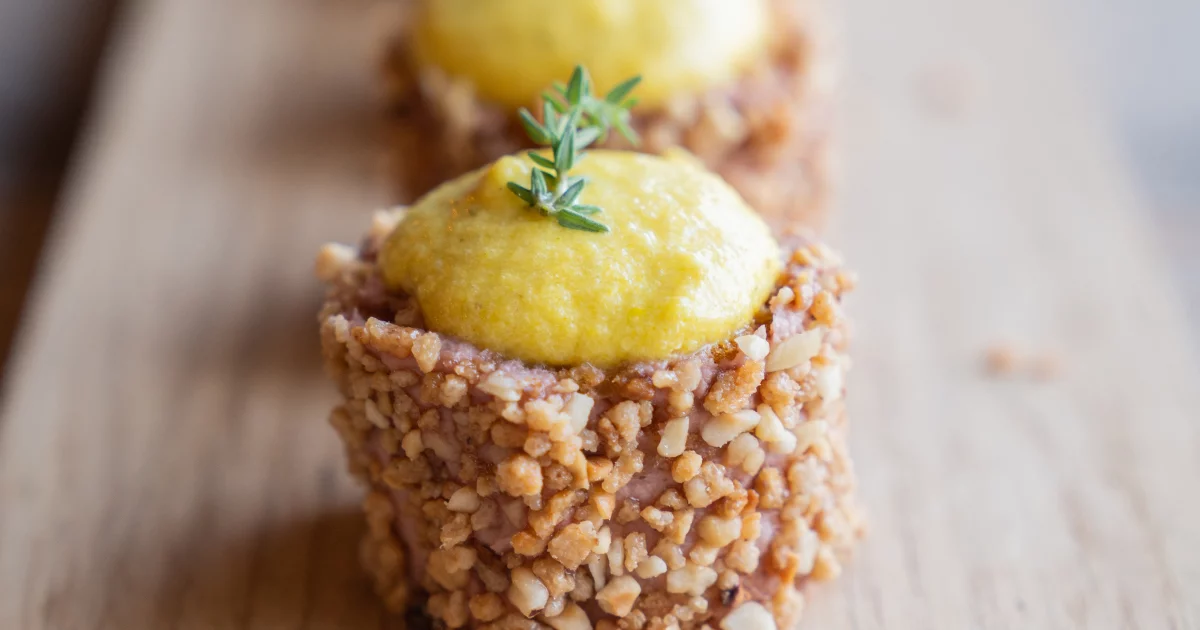 Merveilleux van peperkoek met crèmepaté en pickles - Recepten - njam!