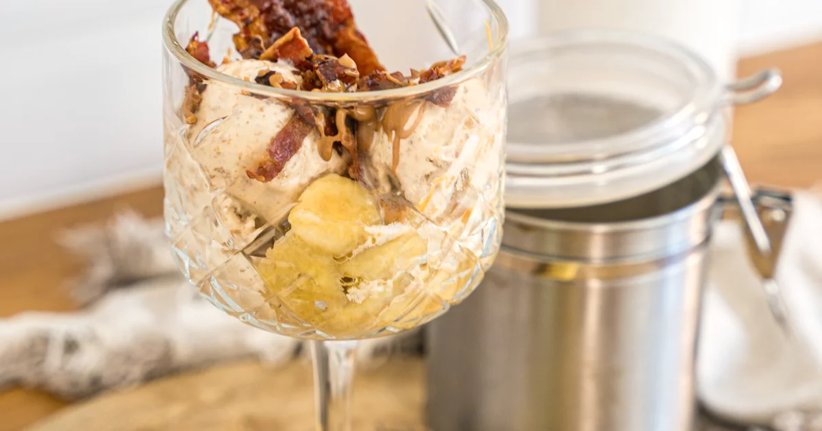 Elvis sundae met ahornsiroop en spek - Recepten - njam!