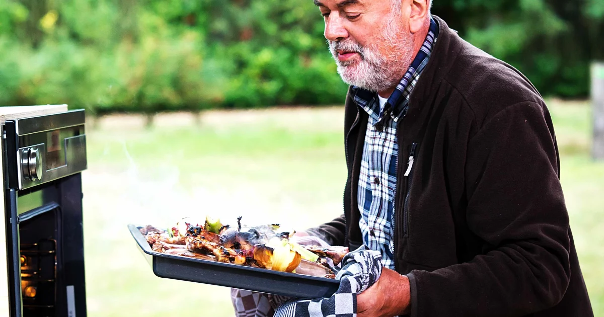 Geroosterde bosduif met kruidenbéarnaise - Recepten - njam!