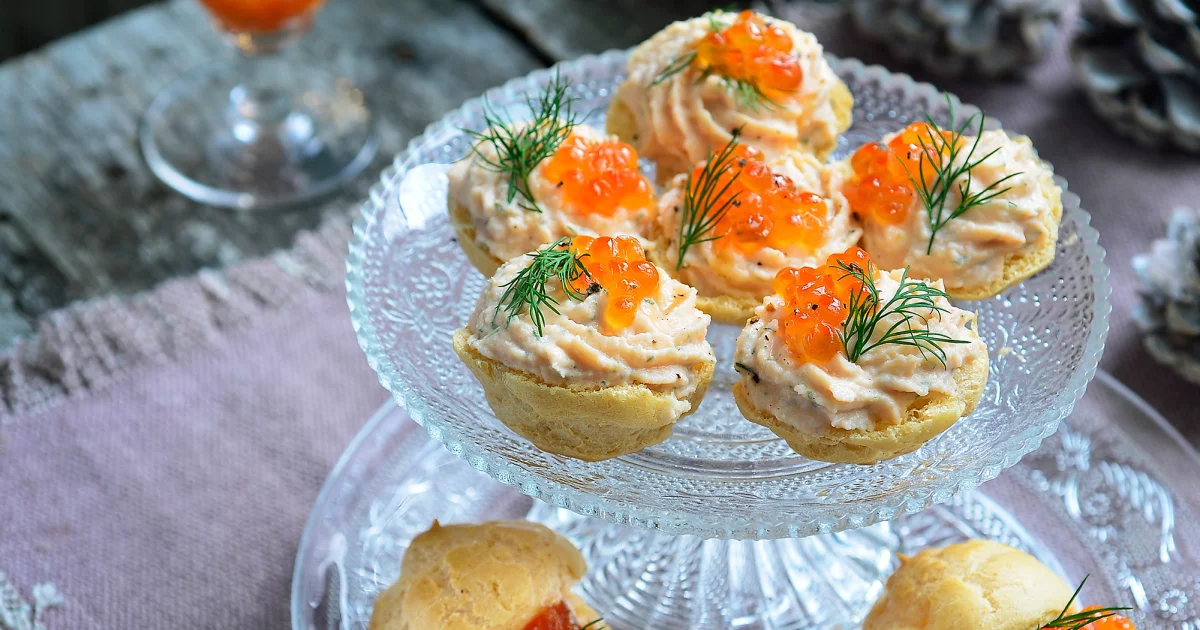 Hartige soezen met zalmmousse - Recepten - njam!