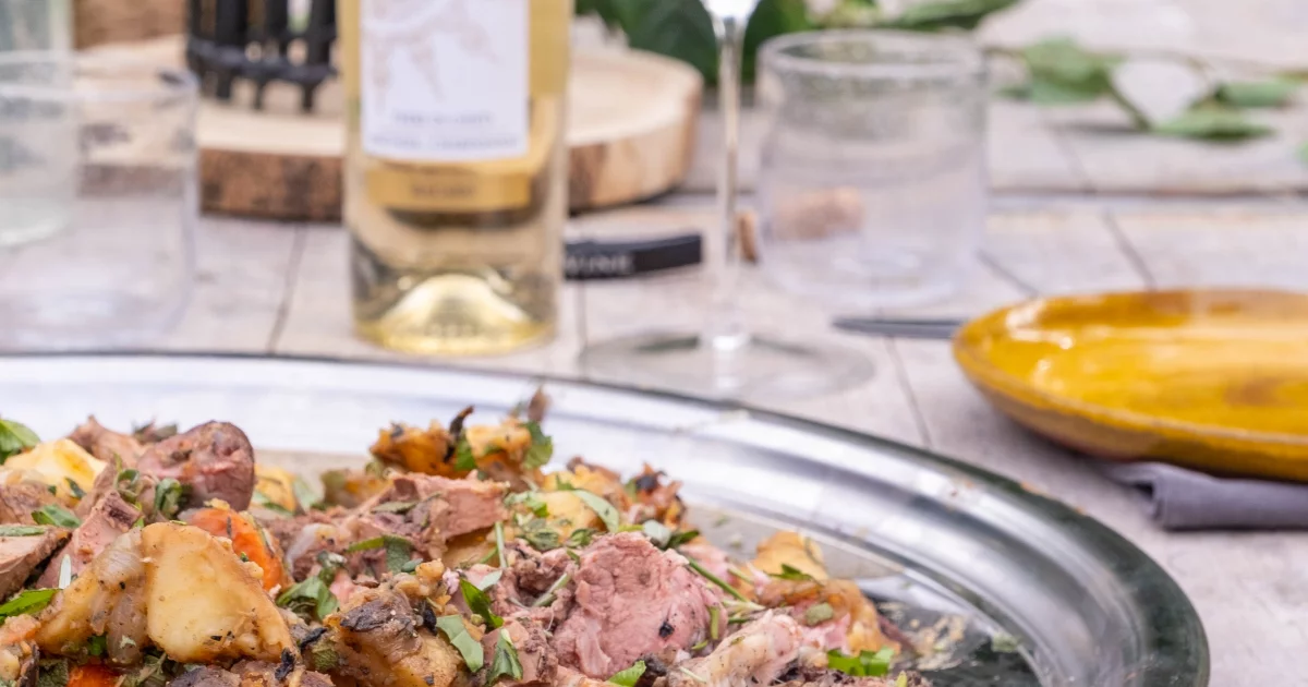 Traag gegaard geitenvlees met groentjes - Recepten - njam!