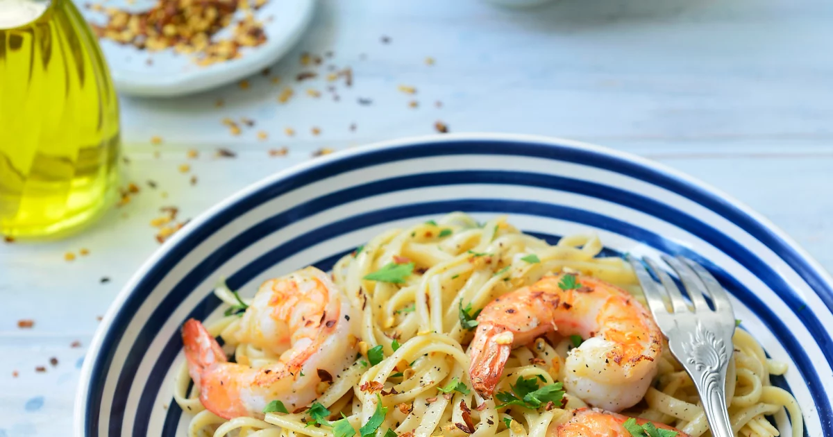 Pasta aglio e olio met scampi - Recepten - njam!