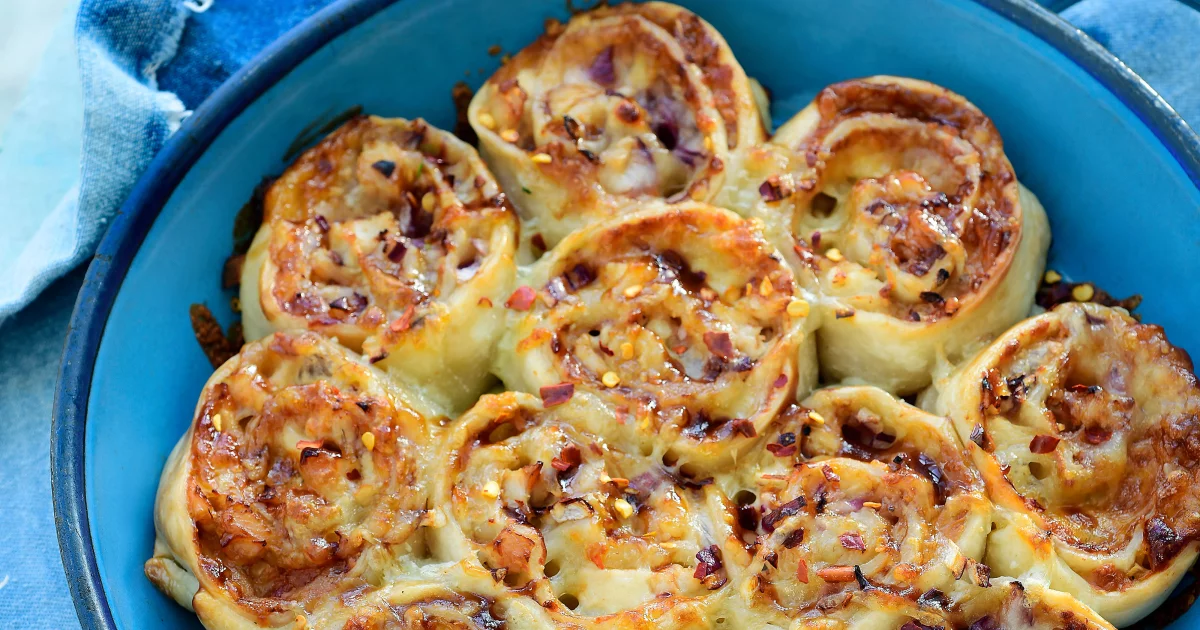 BBQ chicken pizzarolletjes - Recepten - njam!