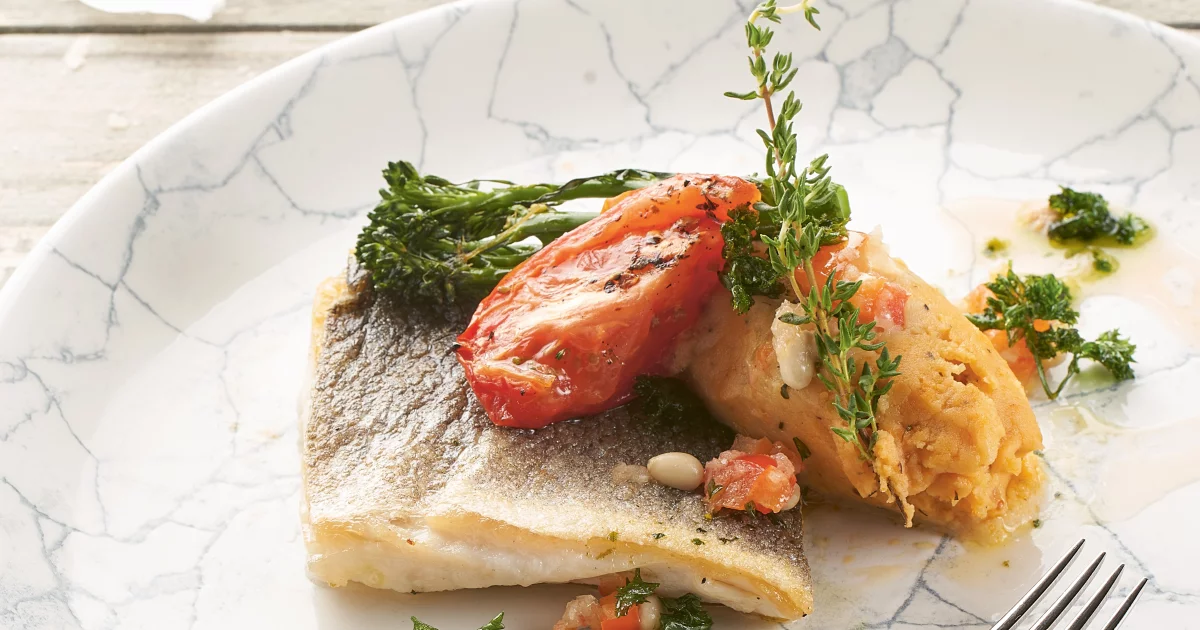 Zeebaarsfilet met pestopuree en sauce vierge - Recepten - njam!