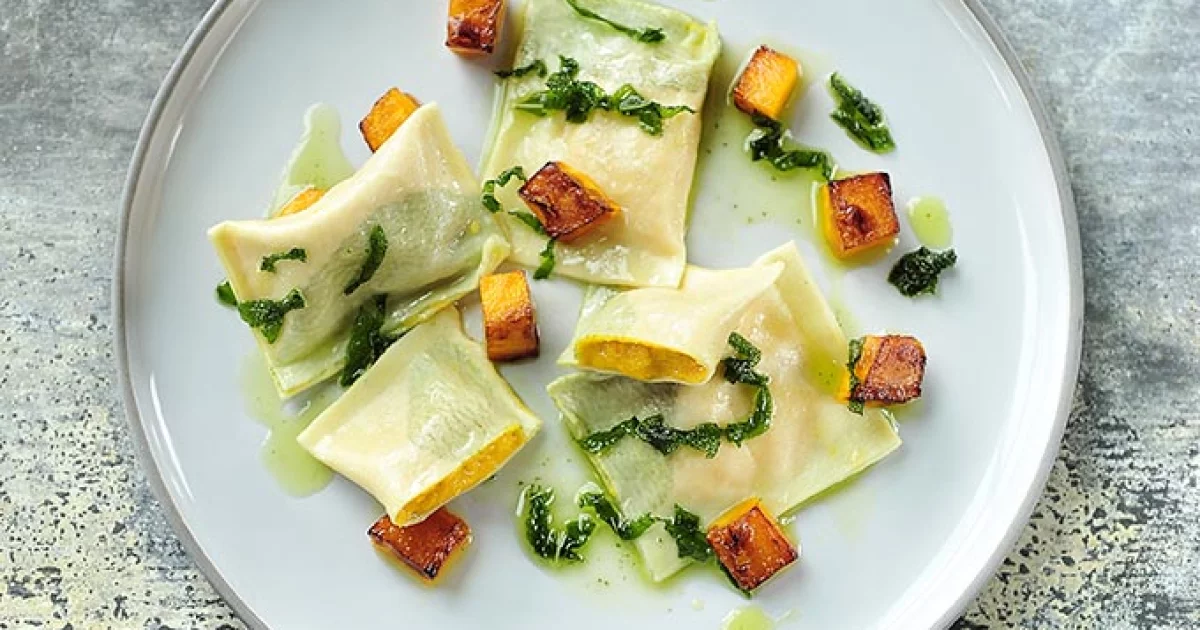 Ravioli van butternut pompoen met salie - Recepten - njam!