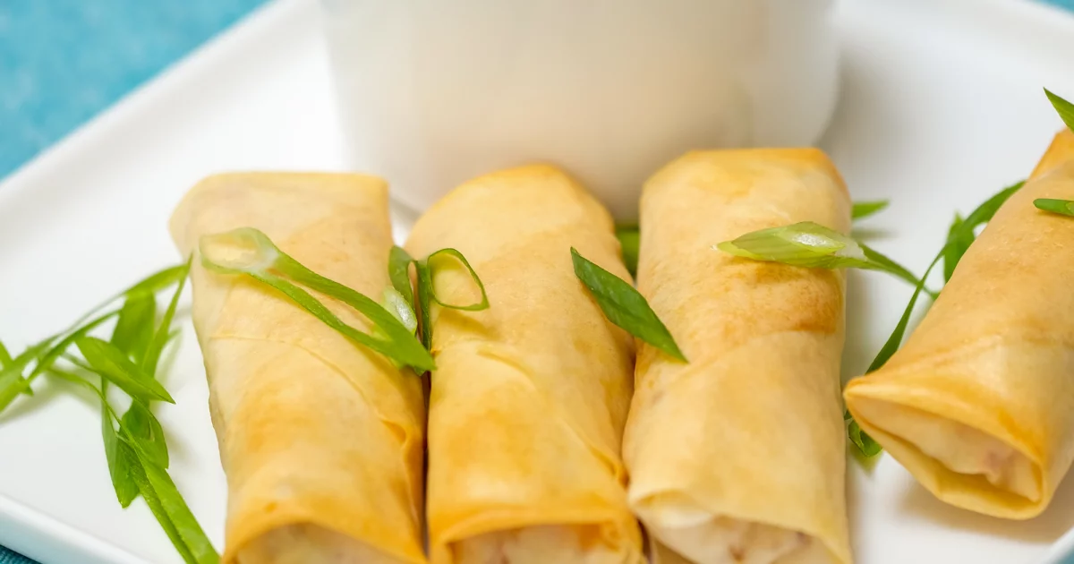 Mini-loempia's met zoetzure saus - Recepten - njam!