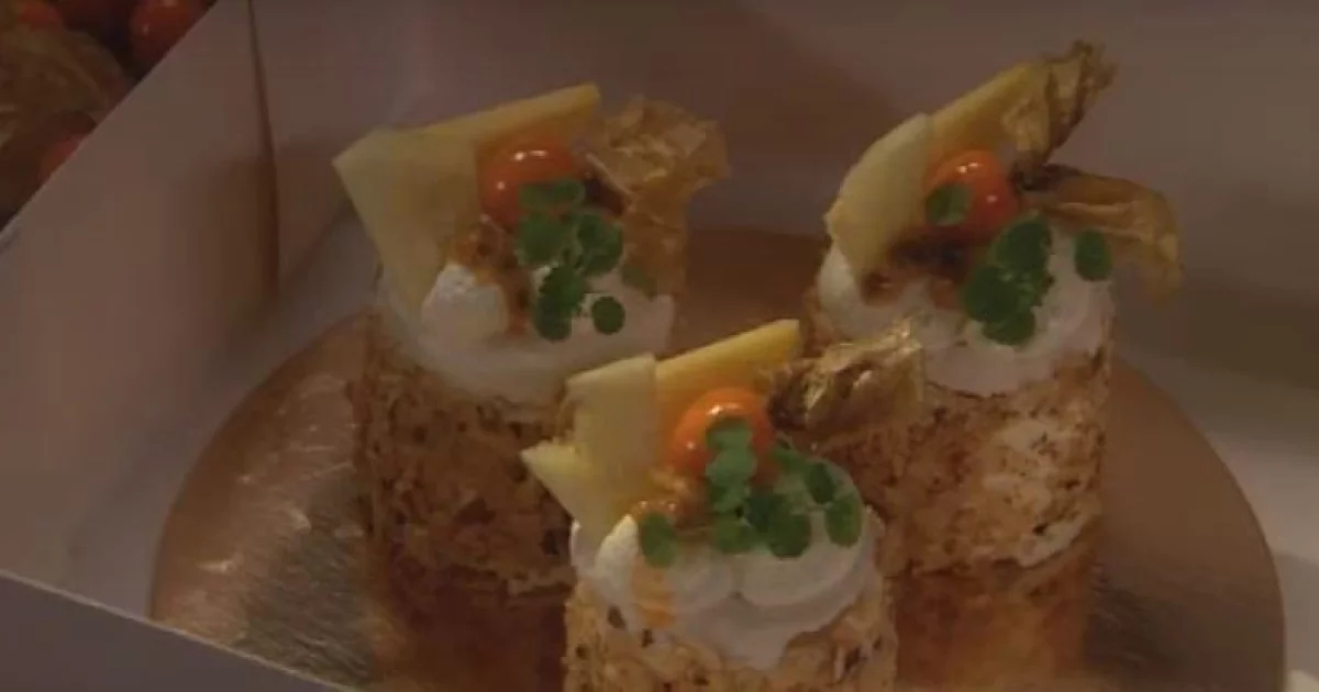 Schuimpjes met slagroom en exotische fruitcompote - Recepten - njam!