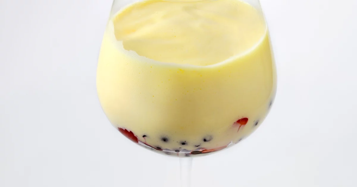 Sabayon met rood fruit en ijs - Recepten - njam!