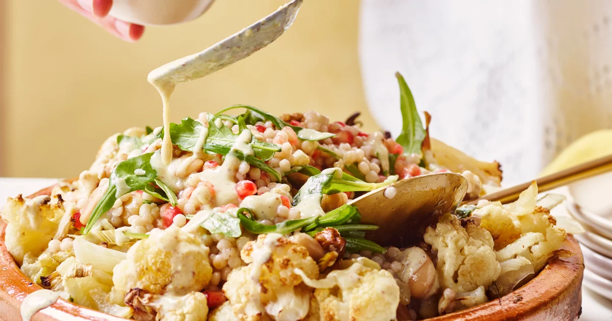Salade van parelcouscous met geroosterde bloemkool - Recepten - njam!