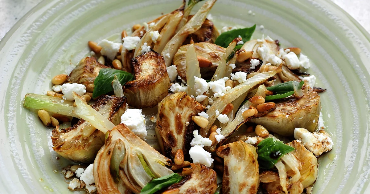 Salade van feta met geroosterde artisjok en venkel - Recepten - njam!